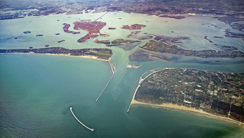 Joc Relieful facut de apele oceanelor si marilor - relieful Litoral